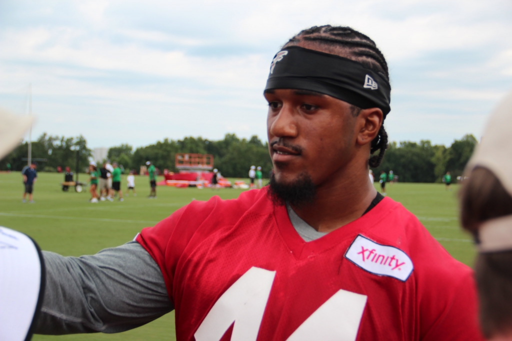 Vic Beasley a no show in Titans training camp, says he'll show up in ...